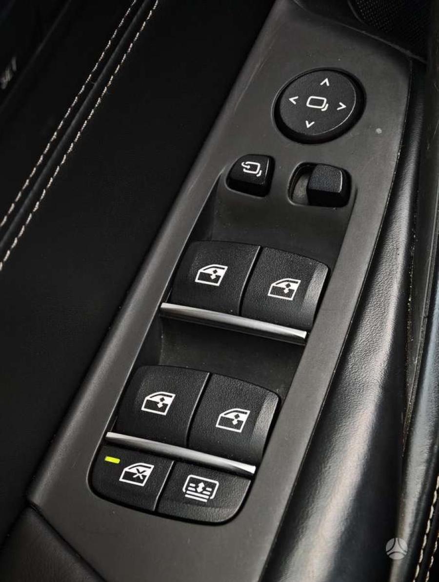Черный БМВ M550 2019 в Вильнюс, объемом двигателя 4.40 л и пробегом 125 тыс. км за 25000 €, фото 30 на AUTOMOTO.COM.LV