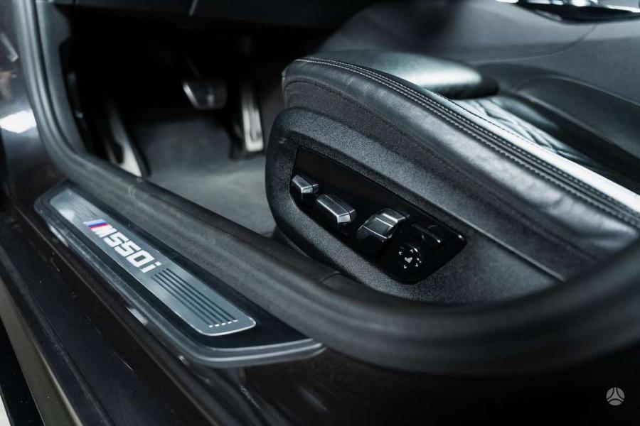 Melns BMW M550 2020 Viļņa, ar dzinēja tilpumu 4.46 L un nobraukumu 95 tūkst. km par 36500 €, foto 17 vietnē AUTOMOTO.COM.LV