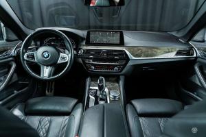 Melns BMW M550 2020 Viļņa, ar dzinēja tilpumu 4.46 L un nobraukumu 95 tūkst. km par 36500 €, foto 23 vietnē AUTOMOTO.COM.LV