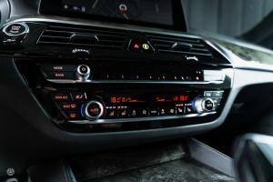 Melns BMW M550 2020 Viļņa, ar dzinēja tilpumu 4.46 L un nobraukumu 95 tūkst. km par 36500 €, foto 26 vietnē AUTOMOTO.COM.LV