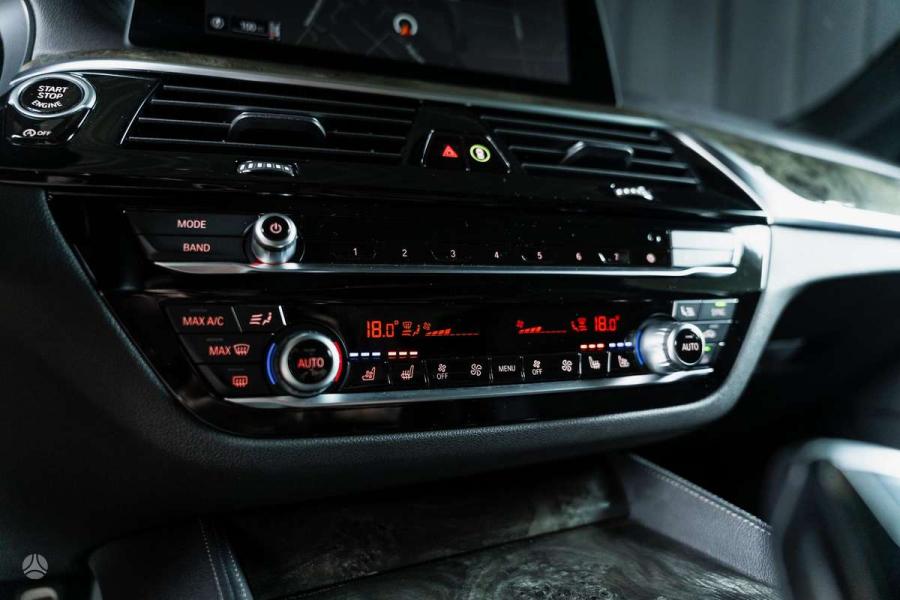 Melns BMW M550 2020 Viļņa, ar dzinēja tilpumu 4.46 L un nobraukumu 95 tūkst. km par 36500 €, foto 26 vietnē AUTOMOTO.COM.LV