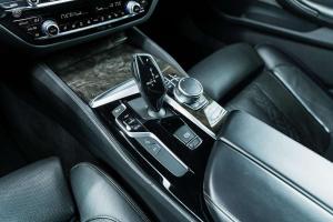 Melns BMW M550 2020 Viļņa, ar dzinēja tilpumu 4.46 L un nobraukumu 95 tūkst. km par 36500 €, foto 27 vietnē AUTOMOTO.COM.LV