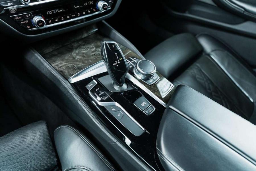 Melns BMW M550 2020 Viļņa, ar dzinēja tilpumu 4.46 L un nobraukumu 95 tūkst. km par 36500 €, foto 27 vietnē AUTOMOTO.COM.LV