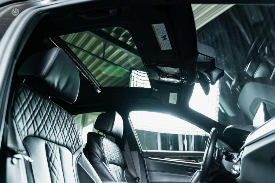 Melns BMW M550 2020 Viļņa, ar dzinēja tilpumu 4.46 L un nobraukumu 95 tūkst. km par 36500 €, foto 30 vietnē AUTOMOTO.COM.LV