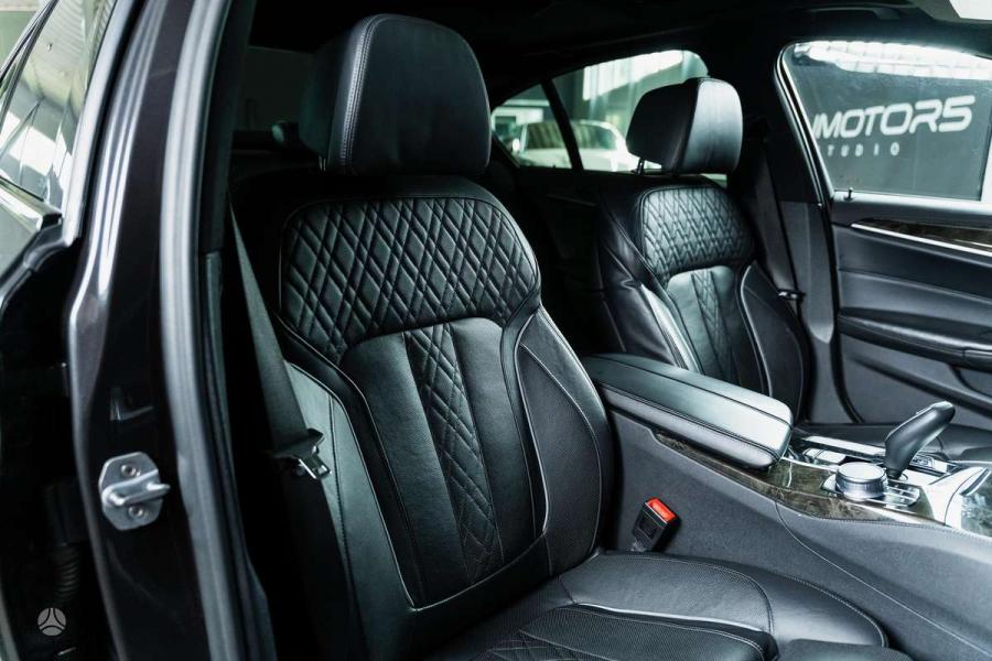 Melns BMW M550 2020 Viļņa, ar dzinēja tilpumu 4.46 L un nobraukumu 95 tūkst. km par 36500 €, foto 31 vietnē AUTOMOTO.COM.LV