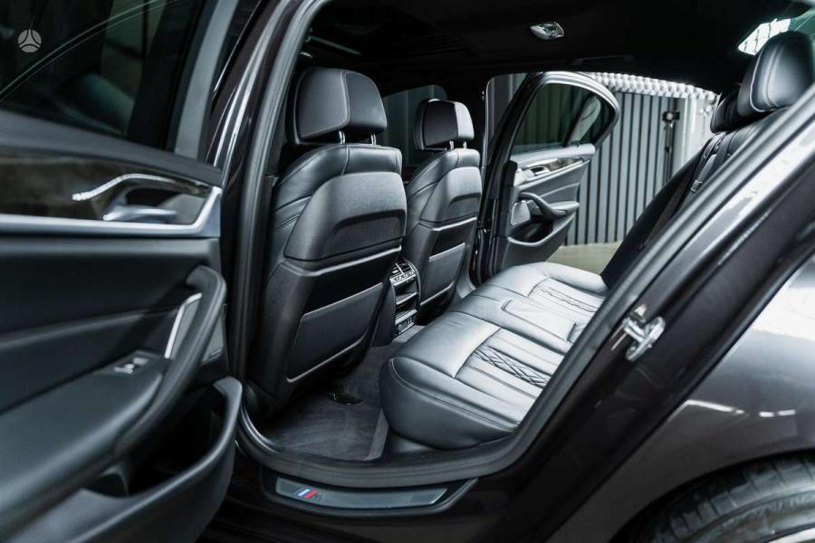 Melns BMW M550 2020 Viļņa, ar dzinēja tilpumu 4.46 L un nobraukumu 95 tūkst. km par 36500 €, foto 35 vietnē AUTOMOTO.COM.LV