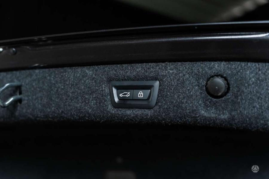 Melns BMW M550 2020 Viļņa, ar dzinēja tilpumu 4.46 L un nobraukumu 95 tūkst. km par 36500 €, foto 36 vietnē AUTOMOTO.COM.LV