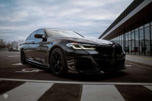Black BMW M550 2021 in Siauliai, with an engine capacity of 4.40 L and mileage of 172 thousand km for 40000 €, photo  on AUTOMOTO.COM.LV