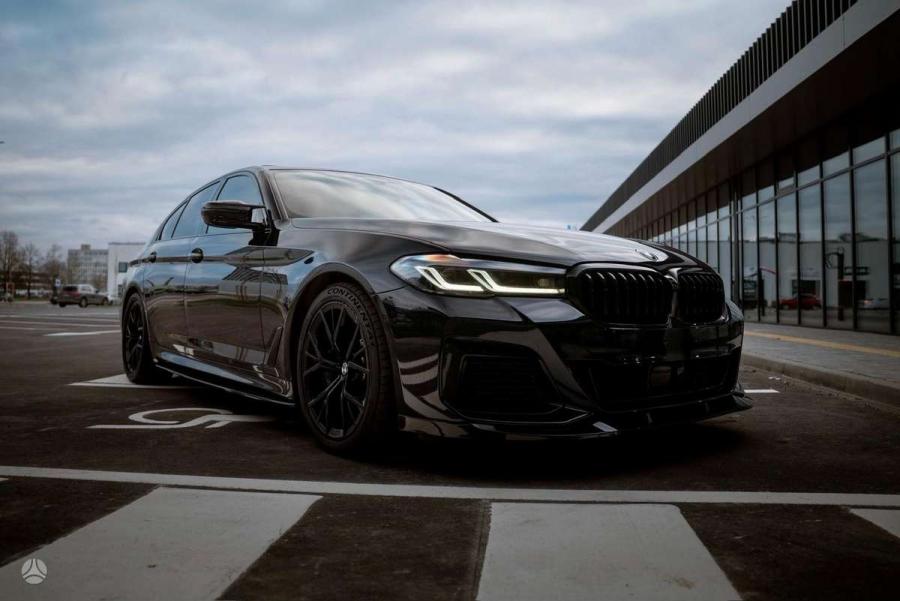 Black BMW M550 2021 in Siauliai, with an engine capacity of 4.40 L and mileage of 172 thousand km for 40000 €, photo 1 on AUTOMOTO.COM.LV