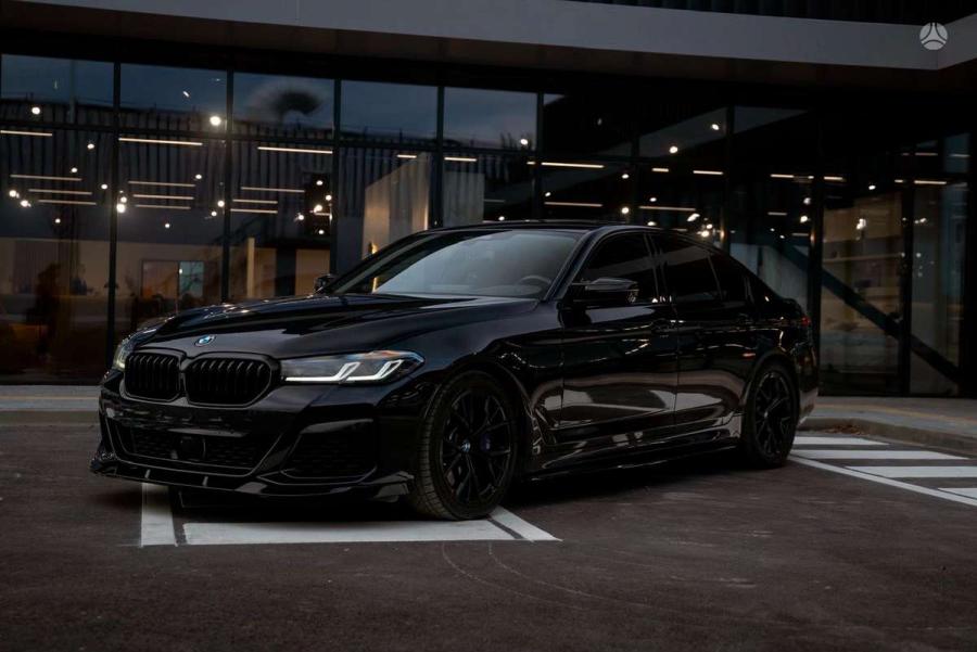 Black BMW M550 2021 in Siauliai, with an engine capacity of 4.40 L and mileage of 172 thousand km for 40000 €, photo 6 on AUTOMOTO.COM.LV