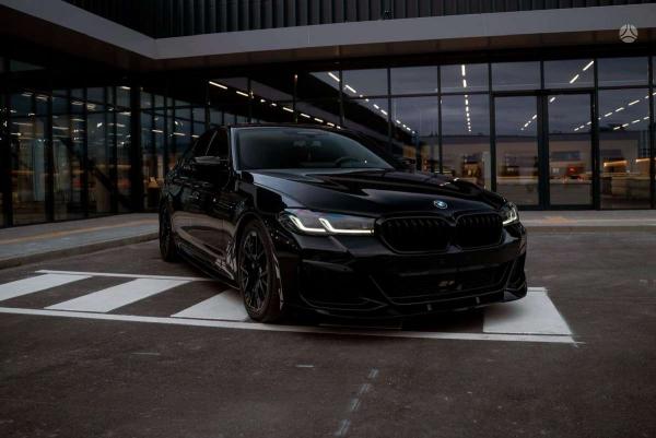 Black BMW M550 2021 in Siauliai, with an engine capacity of 4.40 L and mileage of 172 thousand km for 40000 €, photo 6 on AUTOMOTO.COM.LV