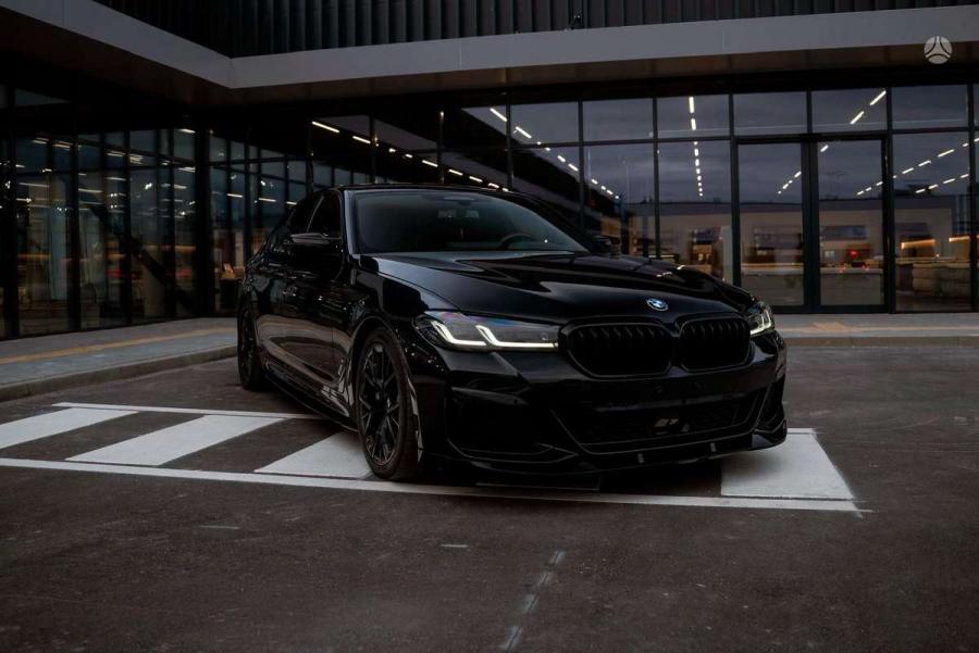 Black BMW M550 2021 in Siauliai, with an engine capacity of 4.40 L and mileage of 172 thousand km for 40000 €, photo 7 on AUTOMOTO.COM.LV
