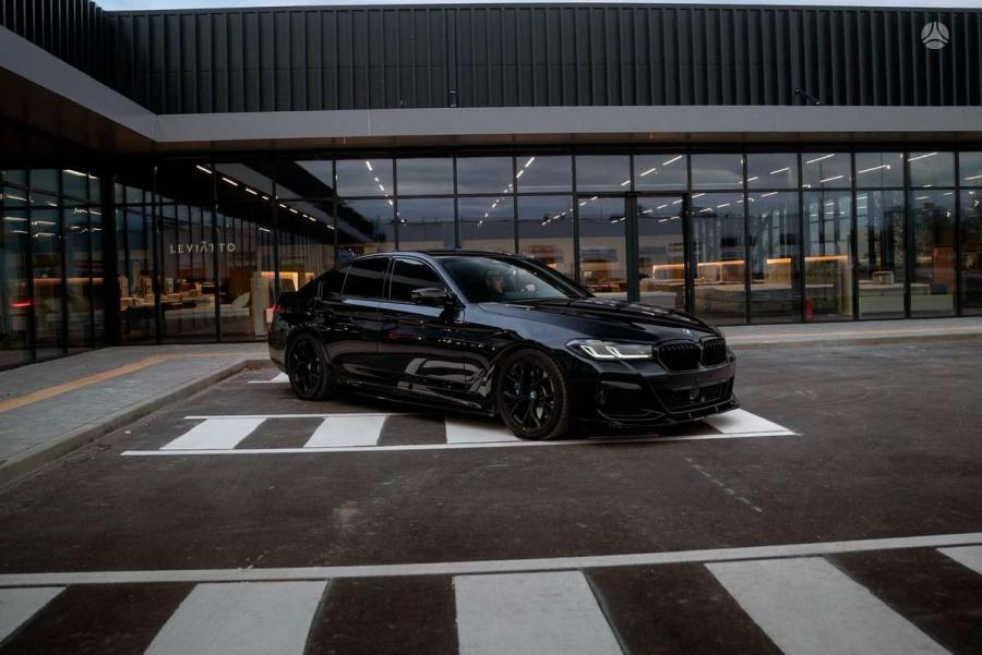 Black BMW M550 2021 in Siauliai, with an engine capacity of 4.40 L and mileage of 172 thousand km for 40000 €, photo 14 on AUTOMOTO.COM.LV