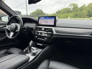 Black BMW M550 2021 in Siauliai, with an engine capacity of 4.40 L and mileage of 172 thousand km for 40000 €, photo 16 on AUTOMOTO.COM.LV