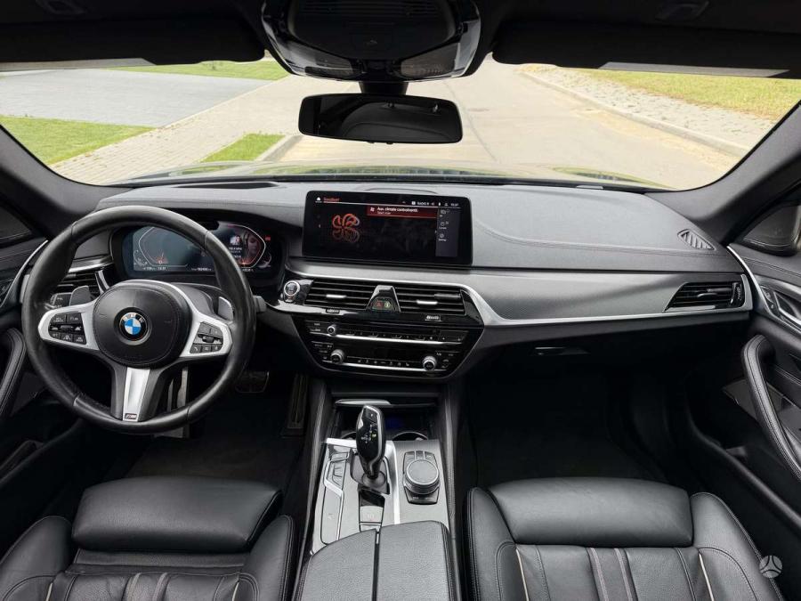 Black BMW M550 2021 in Siauliai, with an engine capacity of 4.40 L and mileage of 172 thousand km for 40000 €, photo 18 on AUTOMOTO.COM.LV