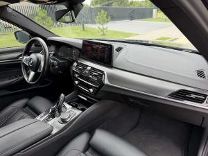 Black BMW M550 2021 in Siauliai, with an engine capacity of 4.40 L and mileage of 172 thousand km for 40000 €, photo 21 on AUTOMOTO.COM.LV