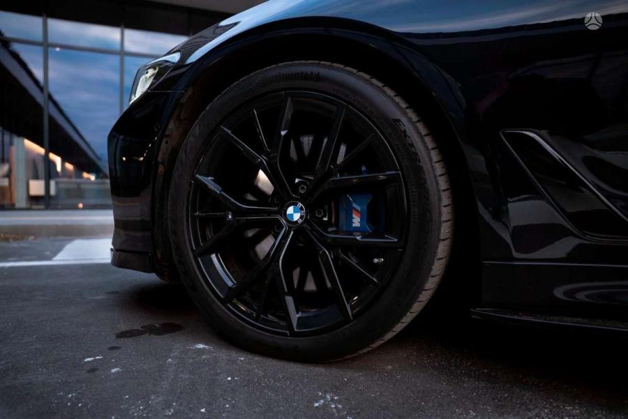 Black BMW M550 2021 in Siauliai, with an engine capacity of 4.40 L and mileage of 172 thousand km for 40000 €, photo 34 on AUTOMOTO.COM.LV