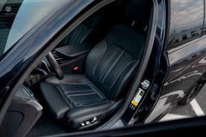 Black BMW M550 2021 in Siauliai, with an engine capacity of 4.40 L and mileage of 172 thousand km for 40000 €, photo 38 on AUTOMOTO.COM.LV