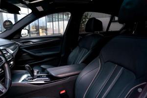 Black BMW M550 2021 in Siauliai, with an engine capacity of 4.40 L and mileage of 172 thousand km for 40000 €, photo 39 on AUTOMOTO.COM.LV