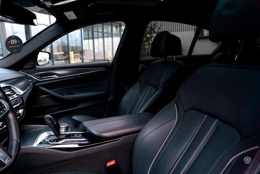 Black BMW M550 2021 in Siauliai, with an engine capacity of 4.40 L and mileage of 172 thousand km for 40000 €, photo 39 on AUTOMOTO.COM.LV