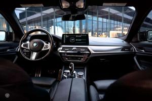 Black BMW M550 2021 in Siauliai, with an engine capacity of 4.40 L and mileage of 172 thousand km for 40000 €, photo 44 on AUTOMOTO.COM.LV