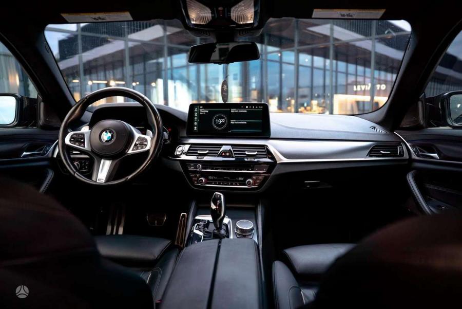 Black BMW M550 2021 in Siauliai, with an engine capacity of 4.40 L and mileage of 172 thousand km for 40000 €, photo 44 on AUTOMOTO.COM.LV