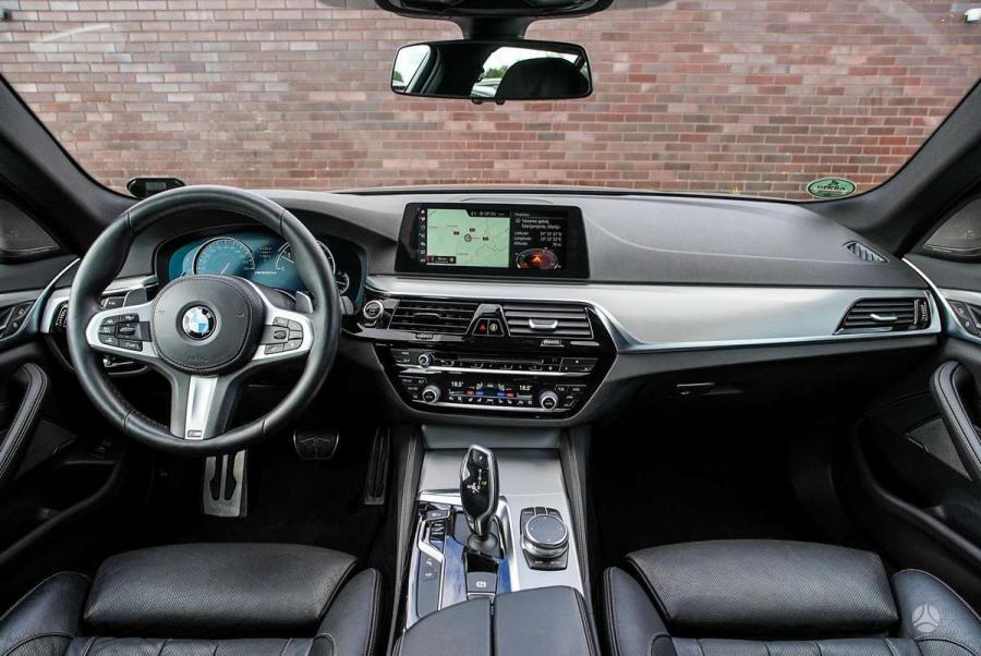 Melns BMW M550 2018 Marijampole, ar dzinēja tilpumu 2.99 L un nobraukumu 271 tūkst. km par 20950 €, foto 14 vietnē AUTOMOTO.COM.LV
