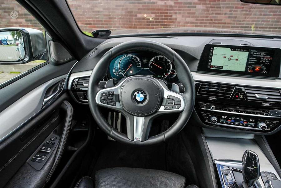 Melns BMW M550 2018 Marijampole, ar dzinēja tilpumu 2.99 L un nobraukumu 271 tūkst. km par 20950 €, foto 15 vietnē AUTOMOTO.COM.LV