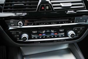 Melns BMW M550 2018 Marijampole, ar dzinēja tilpumu 2.99 L un nobraukumu 271 tūkst. km par 20950 €, foto 19 vietnē AUTOMOTO.COM.LV