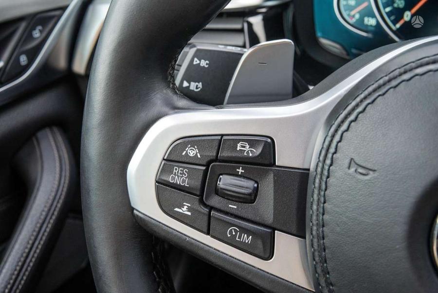 Melns BMW M550 2018 Marijampole, ar dzinēja tilpumu 2.99 L un nobraukumu 271 tūkst. km par 20950 €, foto 22 vietnē AUTOMOTO.COM.LV