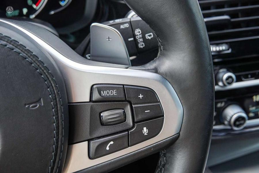 Melns BMW M550 2018 Marijampole, ar dzinēja tilpumu 2.99 L un nobraukumu 271 tūkst. km par 20950 €, foto 23 vietnē AUTOMOTO.COM.LV