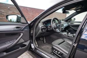 Melns BMW M550 2018 Marijampole, ar dzinēja tilpumu 2.99 L un nobraukumu 271 tūkst. km par 20950 €, foto 26 vietnē AUTOMOTO.COM.LV