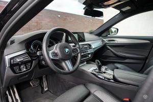 Melns BMW M550 2018 Marijampole, ar dzinēja tilpumu 2.99 L un nobraukumu 271 tūkst. km par 20950 €, foto 27 vietnē AUTOMOTO.COM.LV