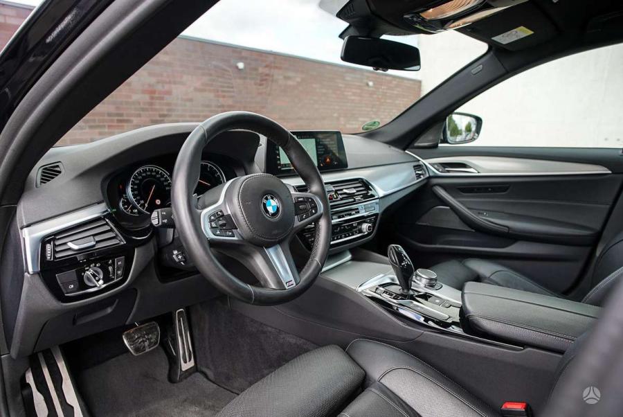 Melns BMW M550 2018 Marijampole, ar dzinēja tilpumu 2.99 L un nobraukumu 271 tūkst. km par 20950 €, foto 27 vietnē AUTOMOTO.COM.LV