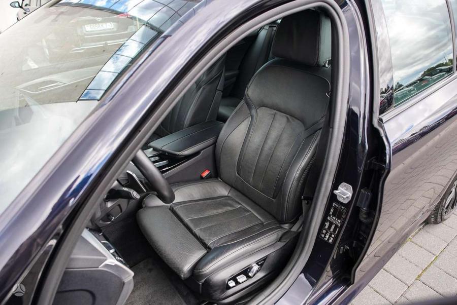 Melns BMW M550 2018 Marijampole, ar dzinēja tilpumu 2.99 L un nobraukumu 271 tūkst. km par 20950 €, foto 29 vietnē AUTOMOTO.COM.LV