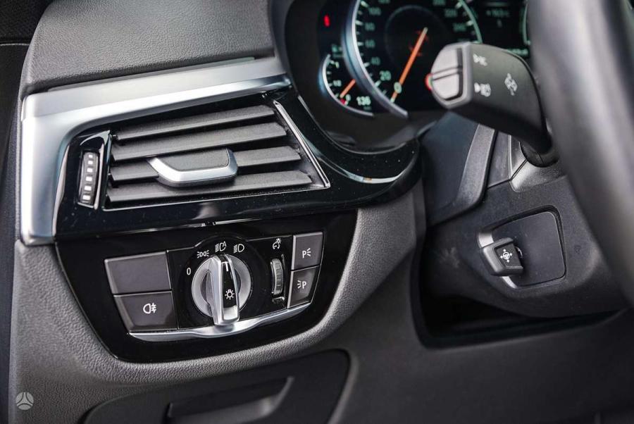 Melns BMW M550 2018 Marijampole, ar dzinēja tilpumu 2.99 L un nobraukumu 271 tūkst. km par 20950 €, foto 30 vietnē AUTOMOTO.COM.LV