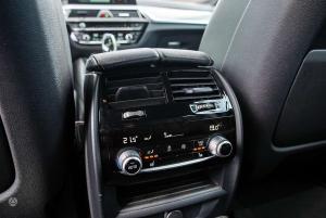 Melns BMW M550 2018 Marijampole, ar dzinēja tilpumu 2.99 L un nobraukumu 271 tūkst. km par 20950 €, foto 36 vietnē AUTOMOTO.COM.LV