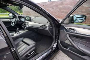 Melns BMW M550 2018 Marijampole, ar dzinēja tilpumu 2.99 L un nobraukumu 271 tūkst. km par 20950 €, foto 39 vietnē AUTOMOTO.COM.LV