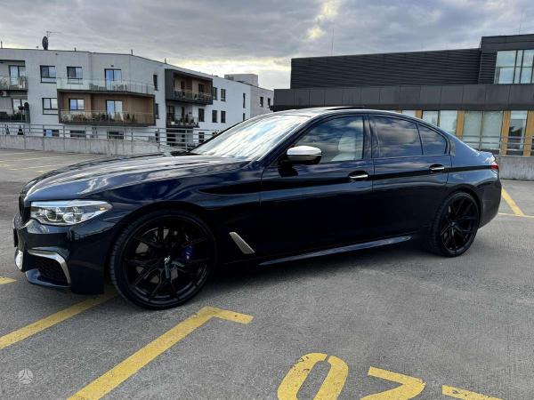 Blue BMW M550 2018 in Klaipeda, with an engine capacity of 4.40 L and mileage of 98 thousand km for 33999 €, photo 1 on AUTOMOTO.COM.LV