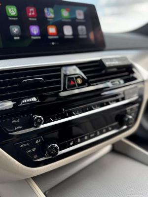 Blue BMW M550 2018 in Klaipeda, with an engine capacity of 4.40 L and mileage of 98 thousand km for 33999 €, photo 8 on AUTOMOTO.COM.LV