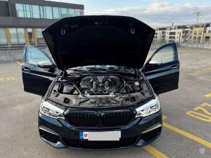 Blue BMW M550 2018 in Klaipeda, with an engine capacity of 4.40 L and mileage of 98 thousand km for 33999 €, photo 13 on AUTOMOTO.COM.LV