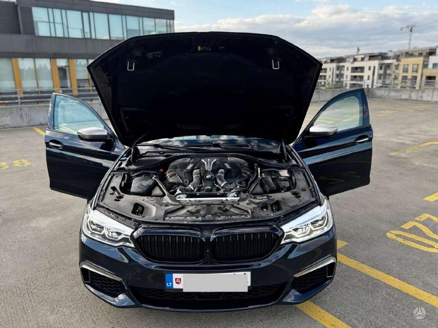 Blue BMW M550 2018 in Klaipeda, with an engine capacity of 4.40 L and mileage of 98 thousand km for 33999 €, photo 13 on AUTOMOTO.COM.LV