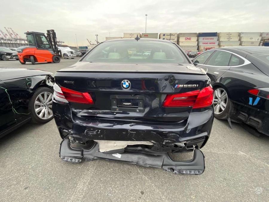 Blue BMW M550 2018 in Klaipeda, with an engine capacity of 4.40 L and mileage of 98 thousand km for 33999 €, photo 23 on AUTOMOTO.COM.LV