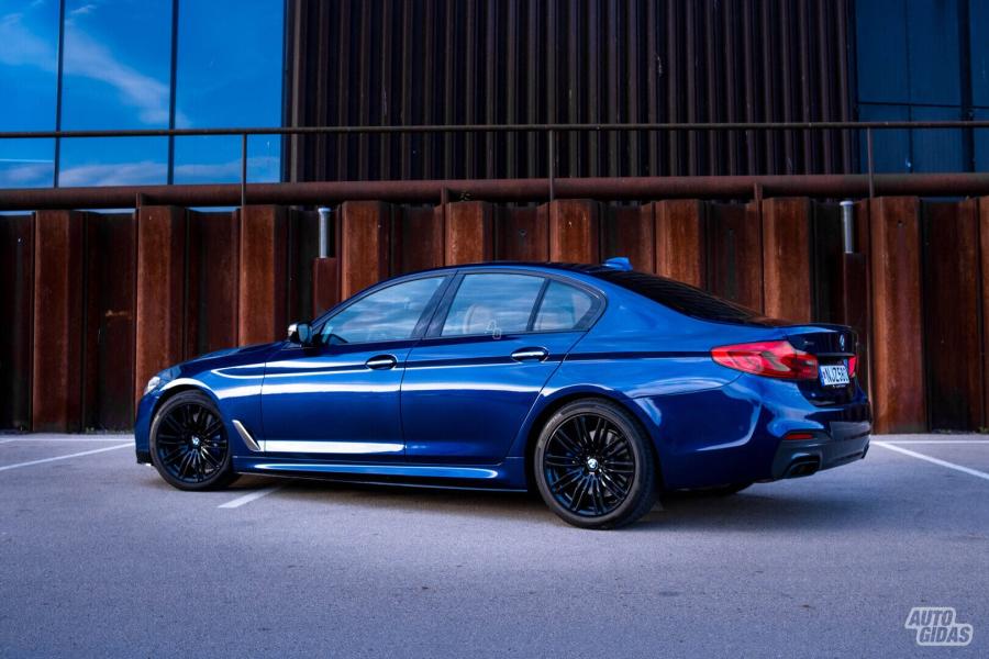 Blue BMW M550 2018 in Kaunas, with an engine capacity of 4.40 L and mileage of 100 thousand km for 28300 €, photo 1 on AUTOMOTO.COM.LV