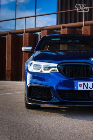 Blue BMW M550 2018 in Kaunas, with an engine capacity of 4.40 L and mileage of 100 thousand km for 28300 €, photo 6 on AUTOMOTO.COM.LV