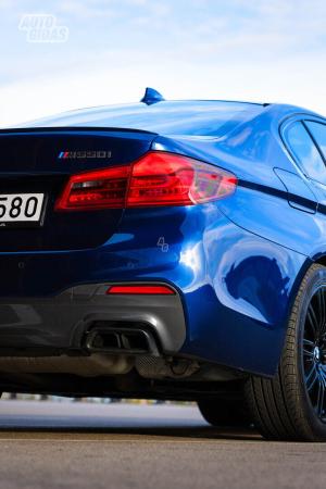 Blue BMW M550 2018 in Kaunas, with an engine capacity of 4.40 L and mileage of 100 thousand km for 28300 €, photo 12 on AUTOMOTO.COM.LV