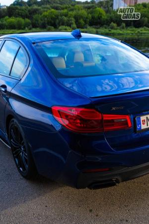Blue BMW M550 2018 in Kaunas, with an engine capacity of 4.40 L and mileage of 100 thousand km for 28300 €, photo 16 on AUTOMOTO.COM.LV