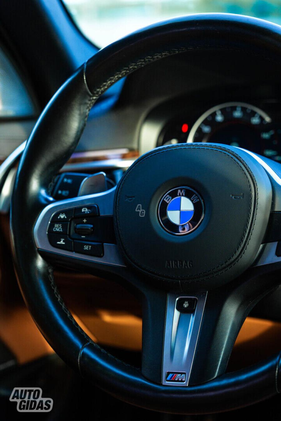 Blue BMW M550 2018 in Kaunas, with an engine capacity of 4.40 L and mileage of 100 thousand km for 28300 €, photo 19 on AUTOMOTO.COM.LV