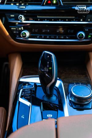 Blue BMW M550 2018 in Kaunas, with an engine capacity of 4.40 L and mileage of 100 thousand km for 28300 €, photo 20 on AUTOMOTO.COM.LV