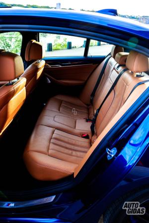 Blue BMW M550 2018 in Kaunas, with an engine capacity of 4.40 L and mileage of 100 thousand km for 28300 €, photo 21 on AUTOMOTO.COM.LV